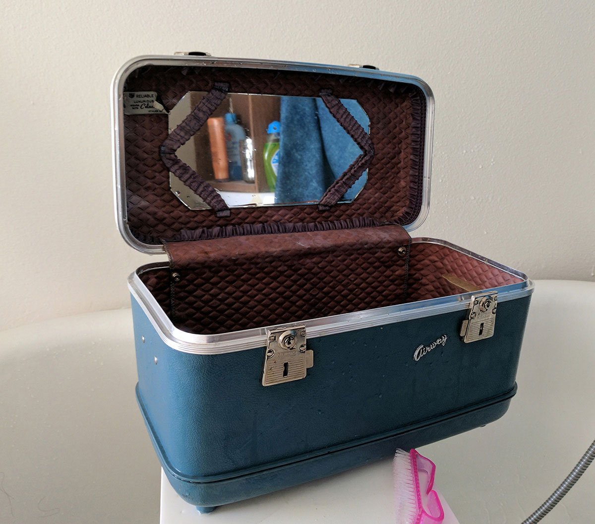 5 Methods for Cleaning Vintage Suitcases | Hawk Hill