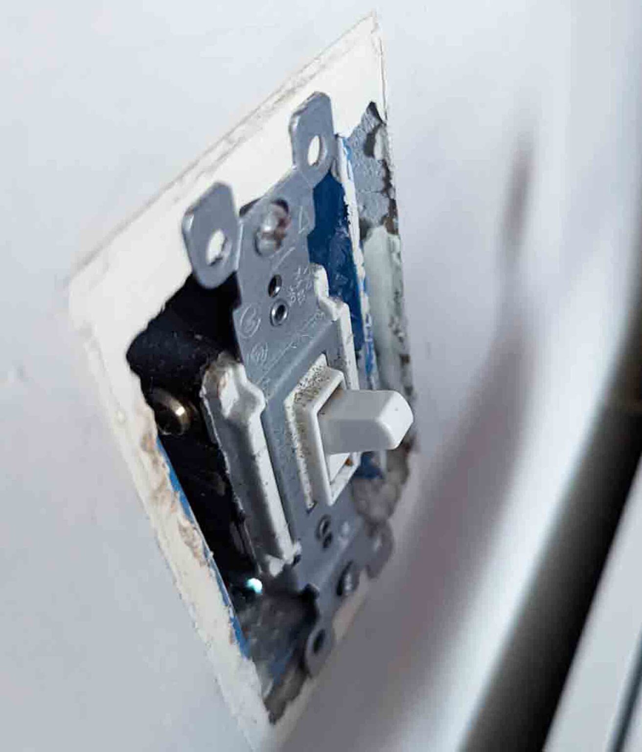 How to Deep Clean Outlets & Light Switches | Hawk Hill