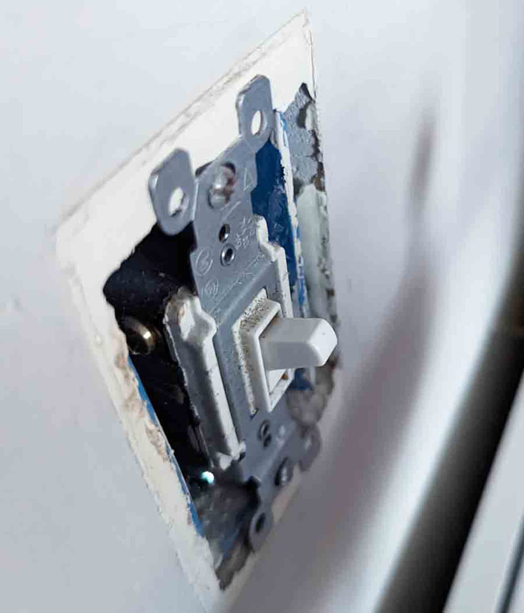 How to Deep Clean Outlets & Light Switches | Hawk Hill